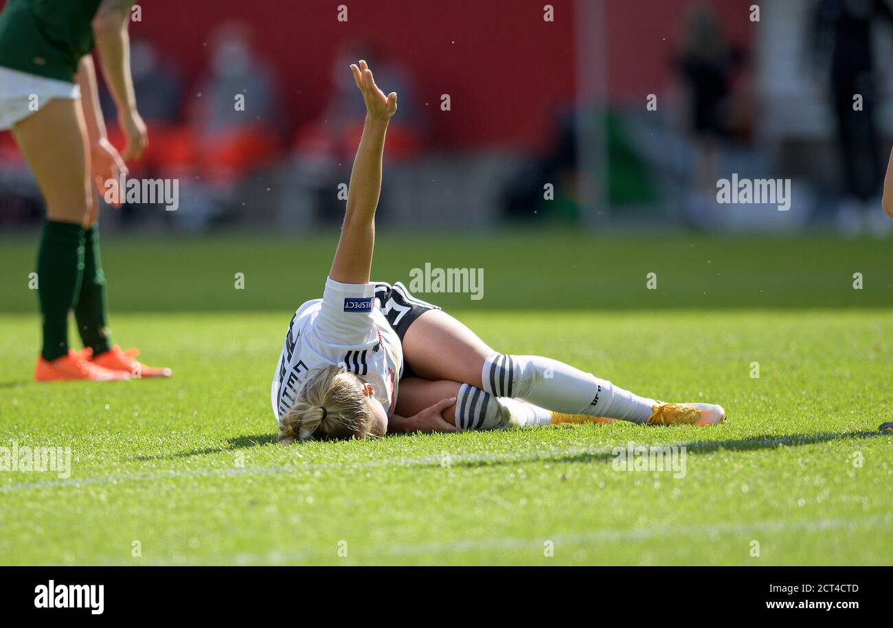 Giulia GWINN (GER) injured on the pitch, injury soccer Laenderspiel ...