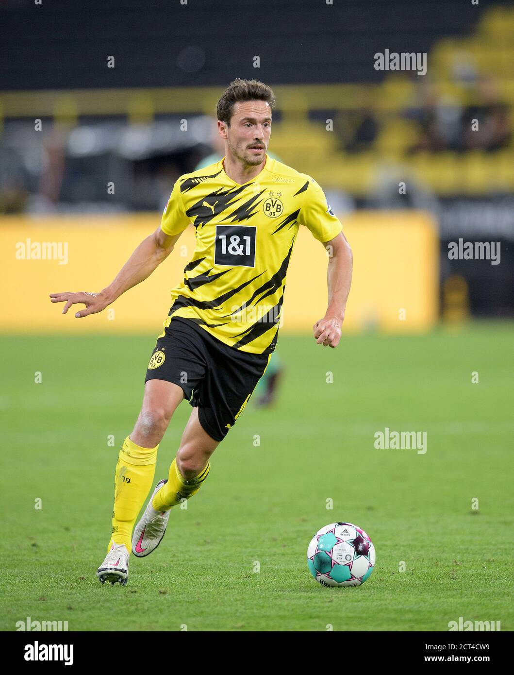 Thomas delaney footballer hi-res stock photography and images - Alamy