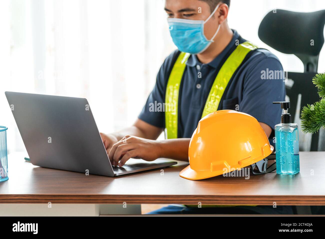 Workplace safety helmet medical hi-res stock photography and images - Alamy