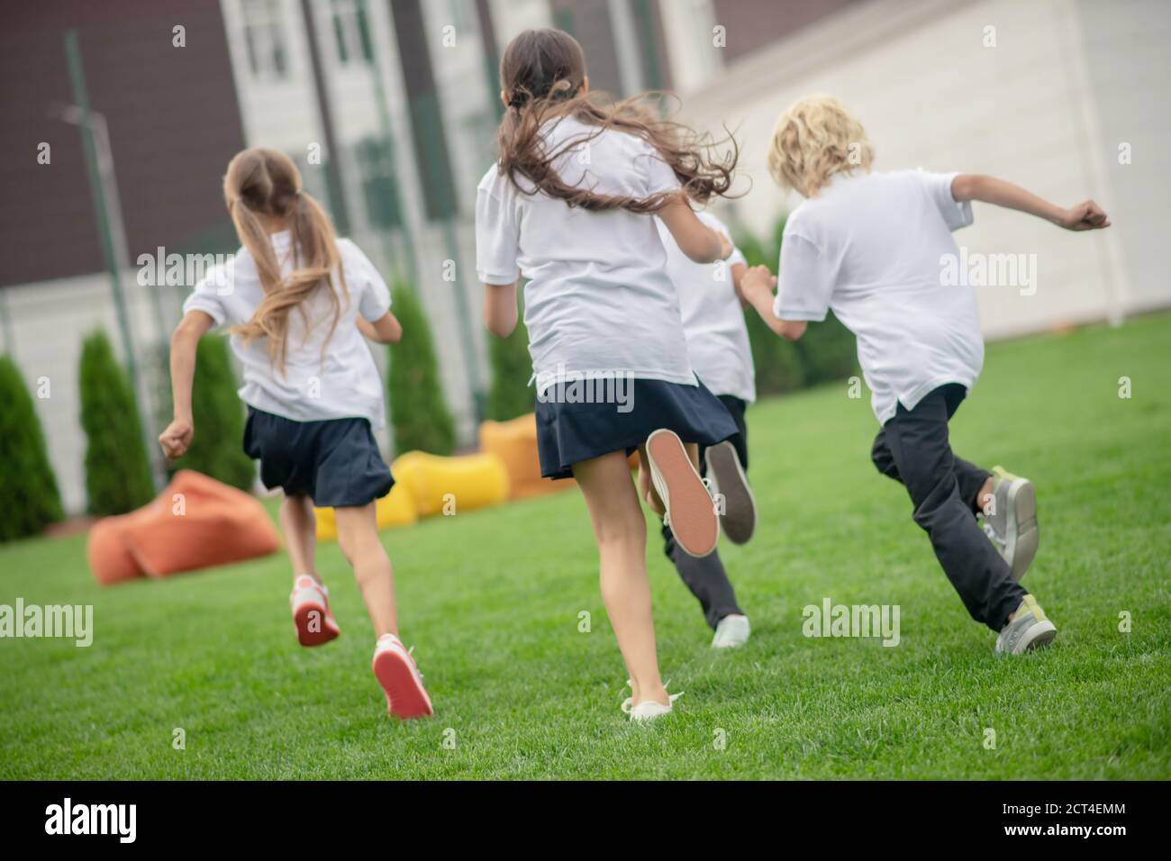 Group of teens having a running competition Stock Photo - Alamy