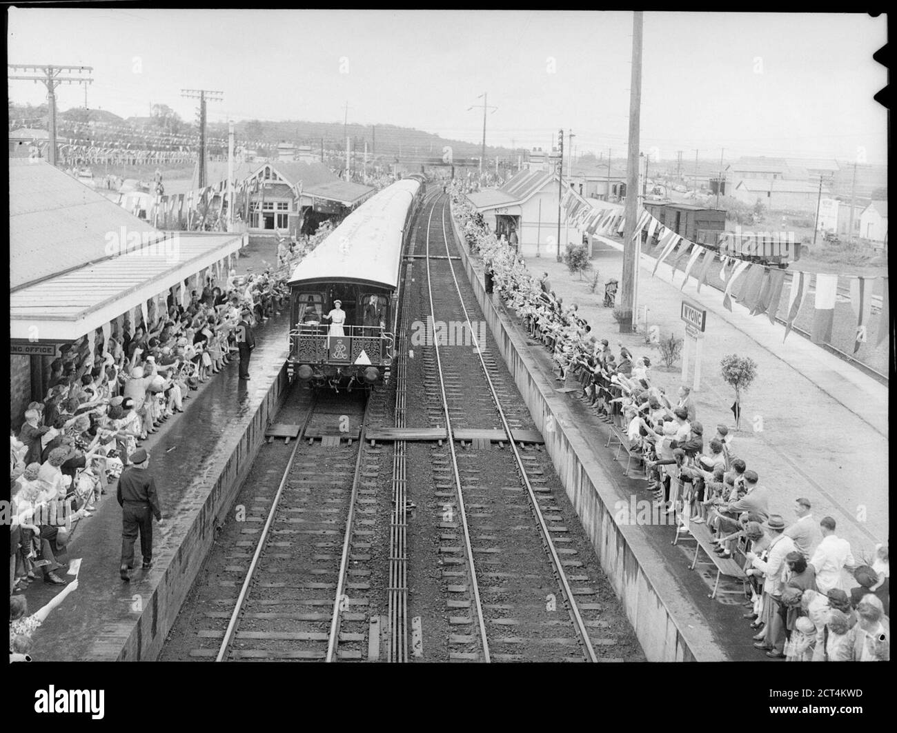 Queen elizabeth portrait 1954 hi-res stock photography and images - Alamy