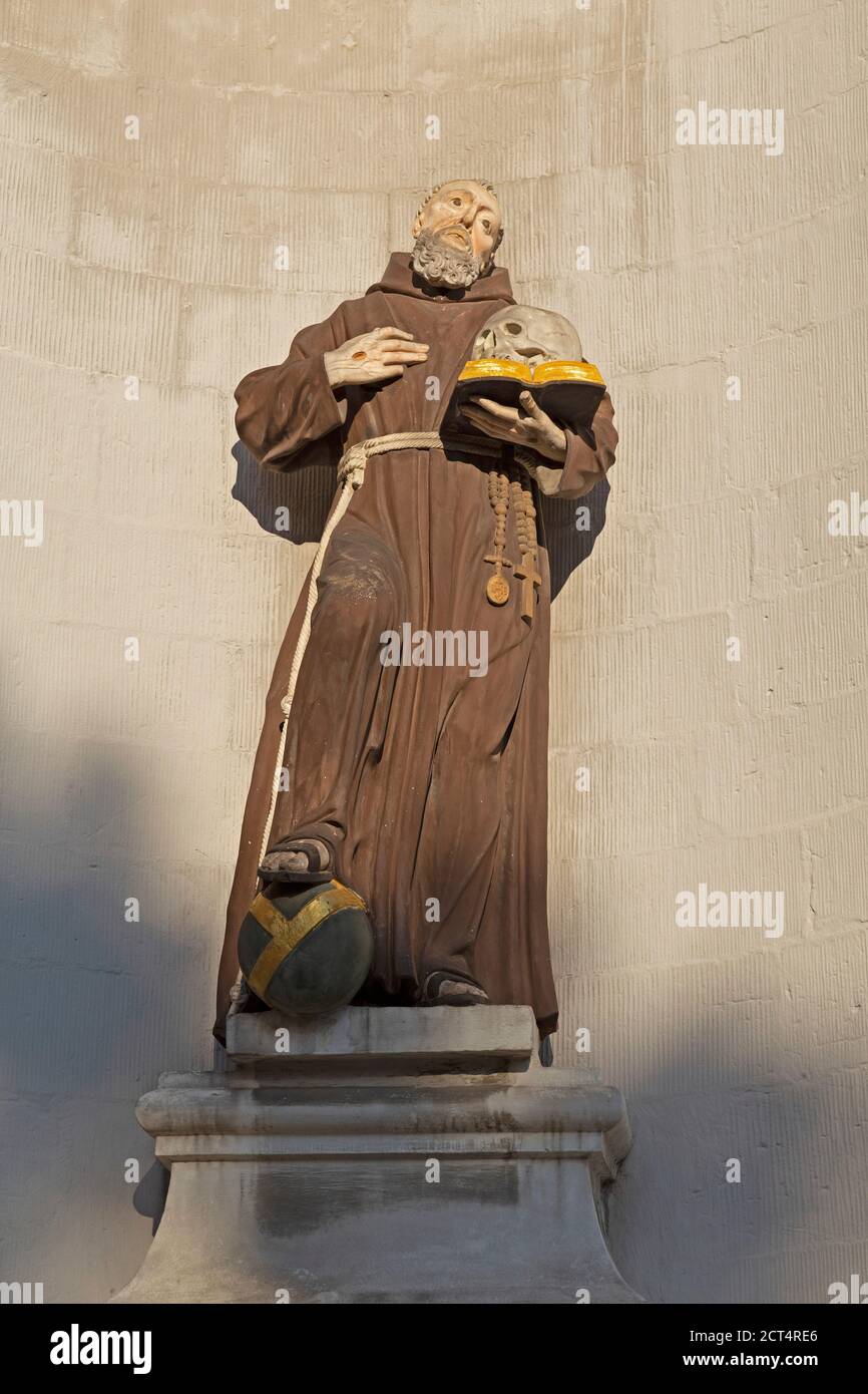 Outdoor Statue Of Monk High Resolution Stock Photography and Images - Alamy