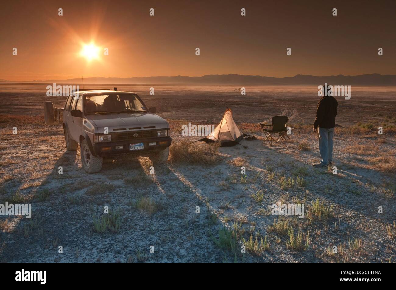 Lonely camper, 4WD vehicle, at Sevier Lake, dry lake in Great Basin ...