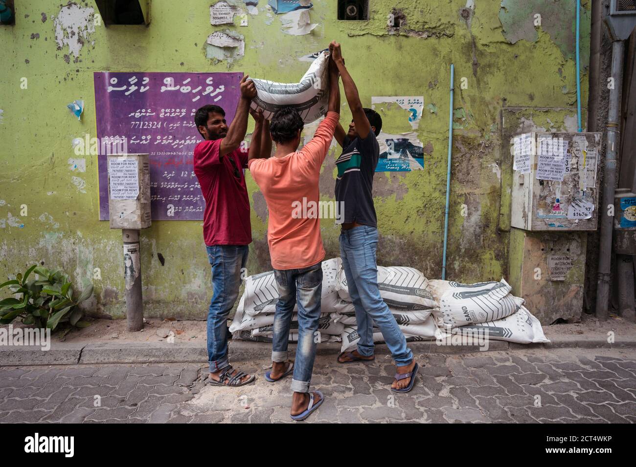 Maldives construction hi-res stock photography and images - Alamy