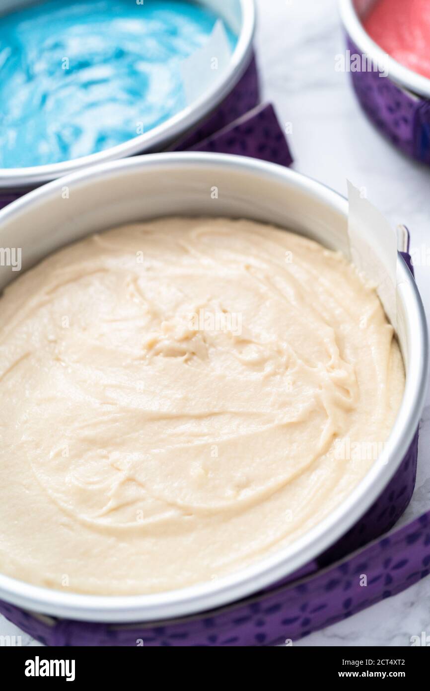 Baking homemade round vanilla cake Stock Photo - Alamy
