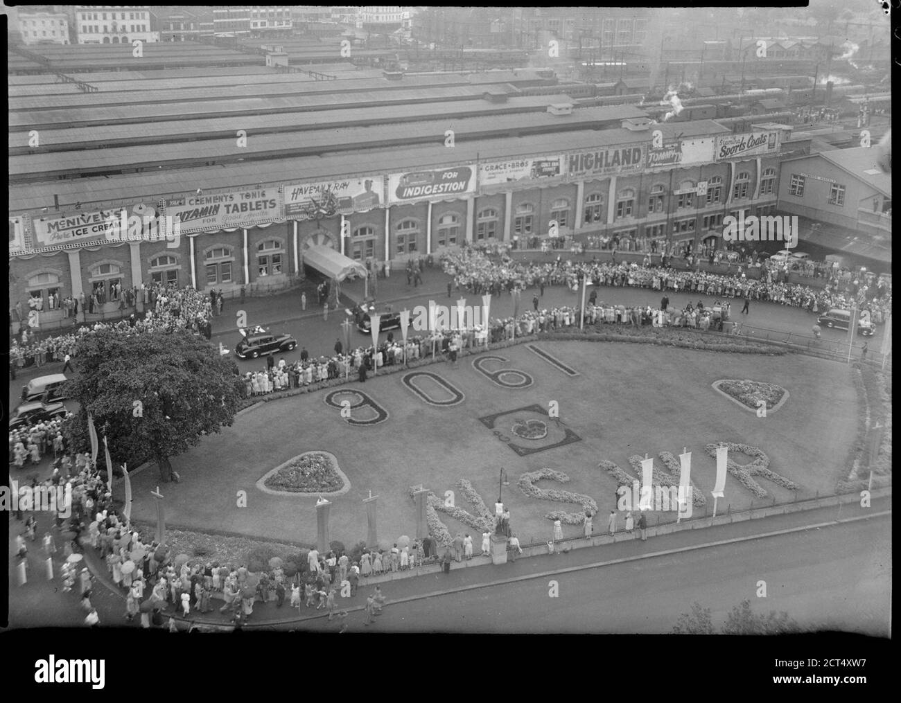Queen elizabeth ii 1954 sydney hi-res stock photography and images - Alamy
