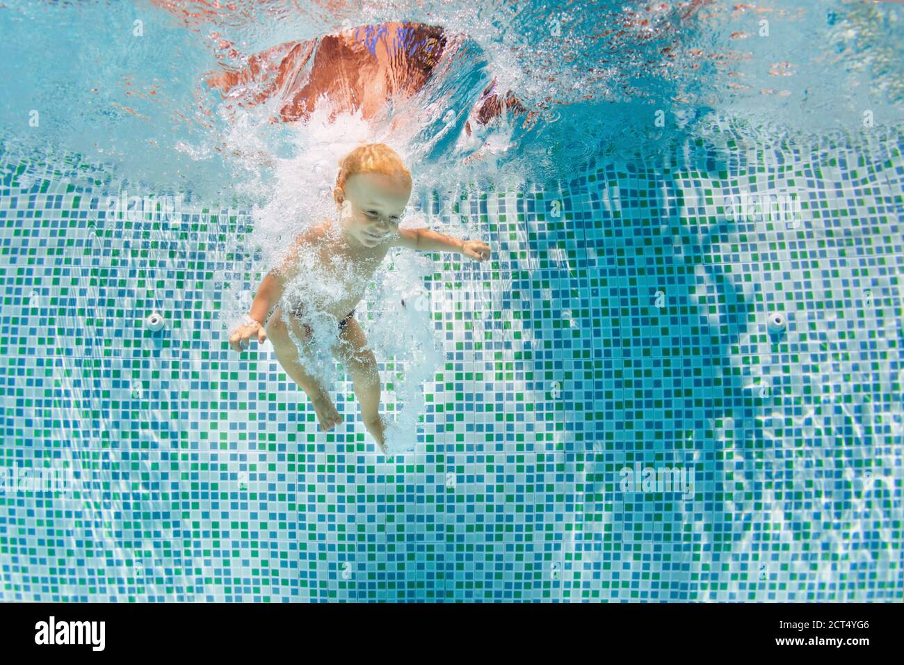Indoor splash pool water park hi-res stock photography and images - Alamy