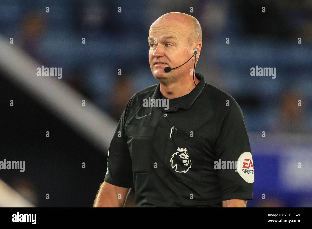 Referee Lee Mason during the game Stock Photo - Alamy