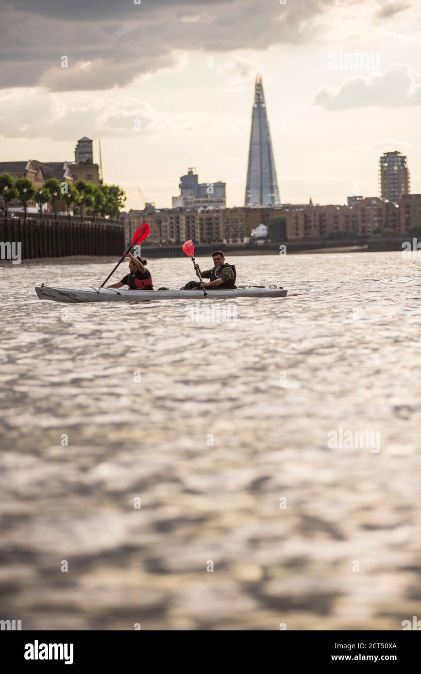 Kayak thames hi-res stock photography and images - Alamy