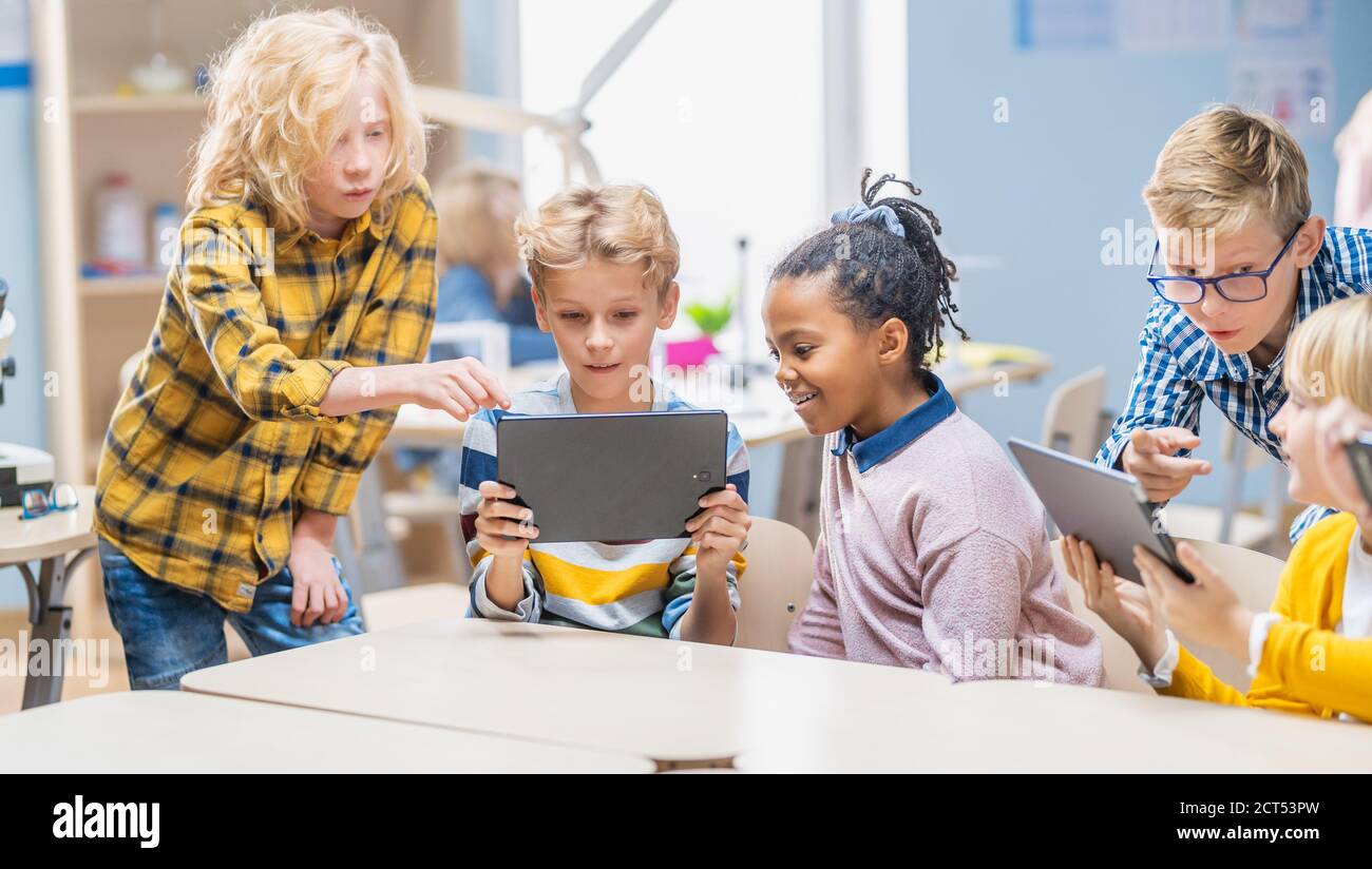 Kid computers hi-res stock photography and images - Alamy