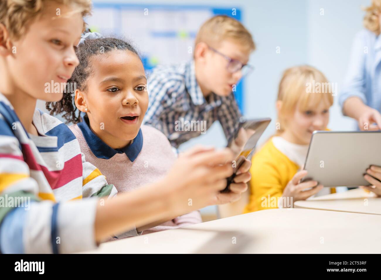 Children online hi-res stock photography and images - Alamy