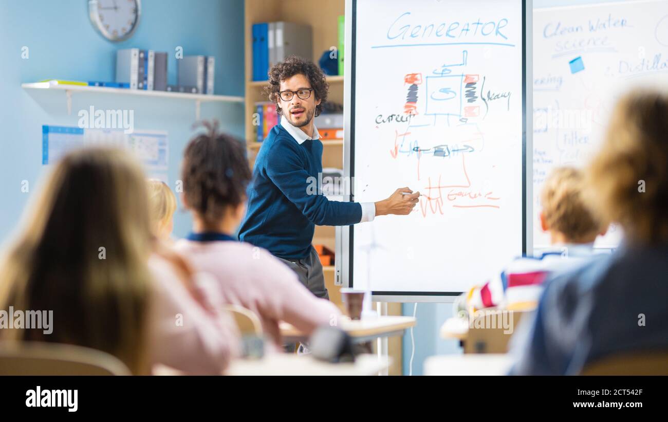 Elementary School Physics Teacher Uses Interactive Digital Whiteboard ...