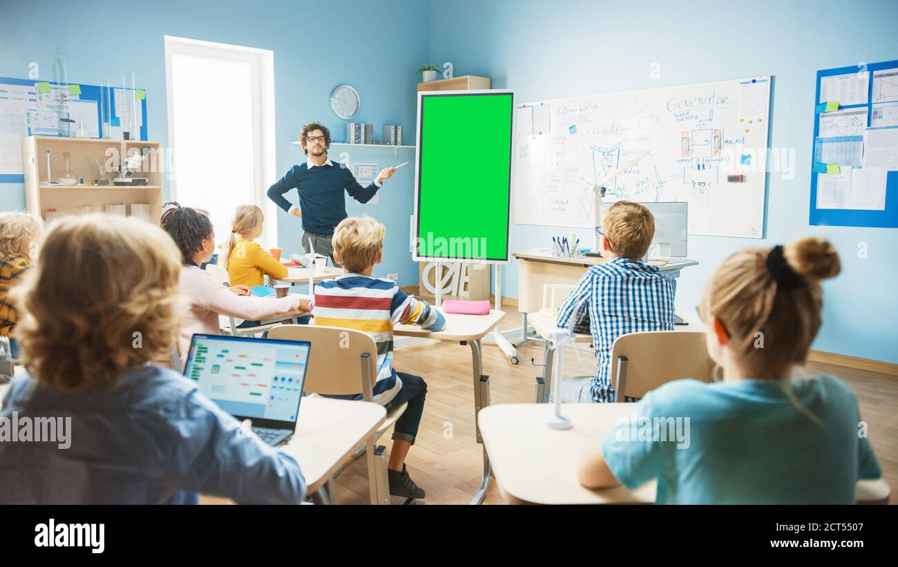 Interactive whiteboard school hi-res stock photography and images - Alamy