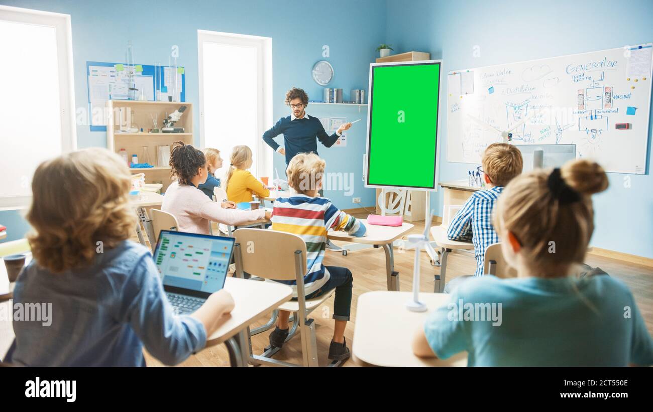 Elementary School Physics Teacher Uses Interactive Digital Whiteboard ...
