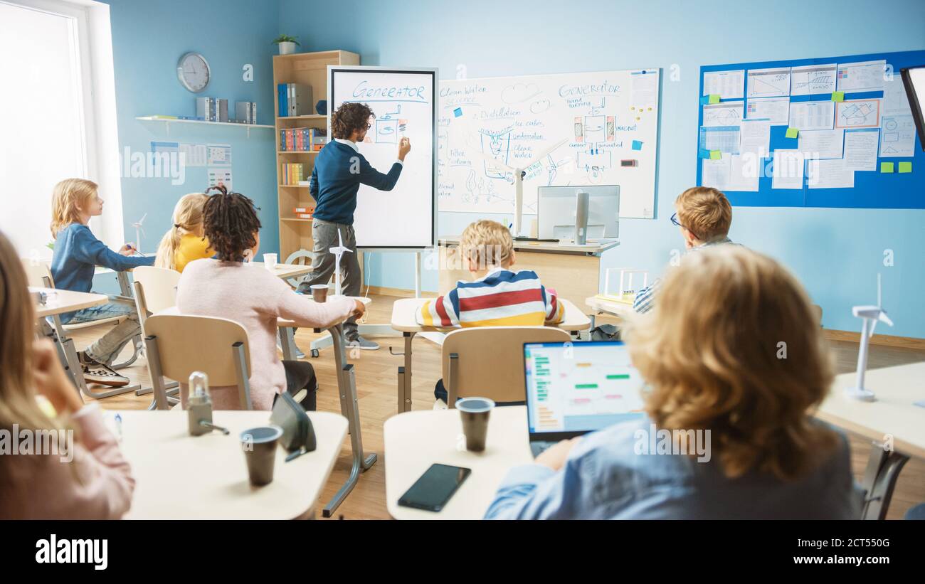 Elementary School Physics Teacher Uses Interactive Digital Whiteboard ...