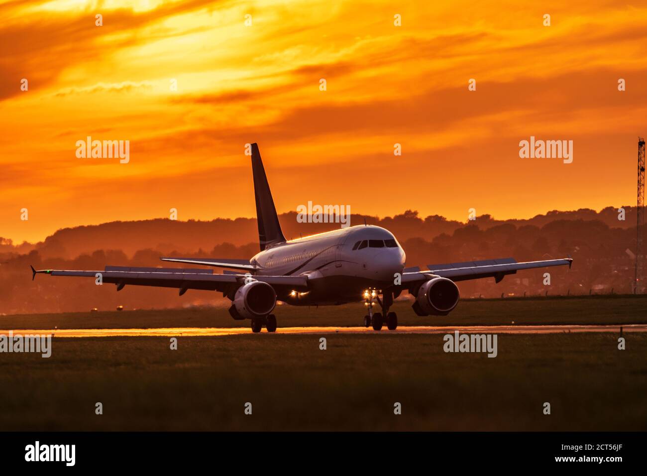A318 airbus jet aircraft hi-res stock photography and images - Alamy
