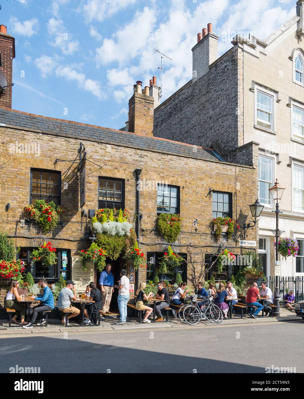 Park street windsor hi-res stock photography and images - Alamy