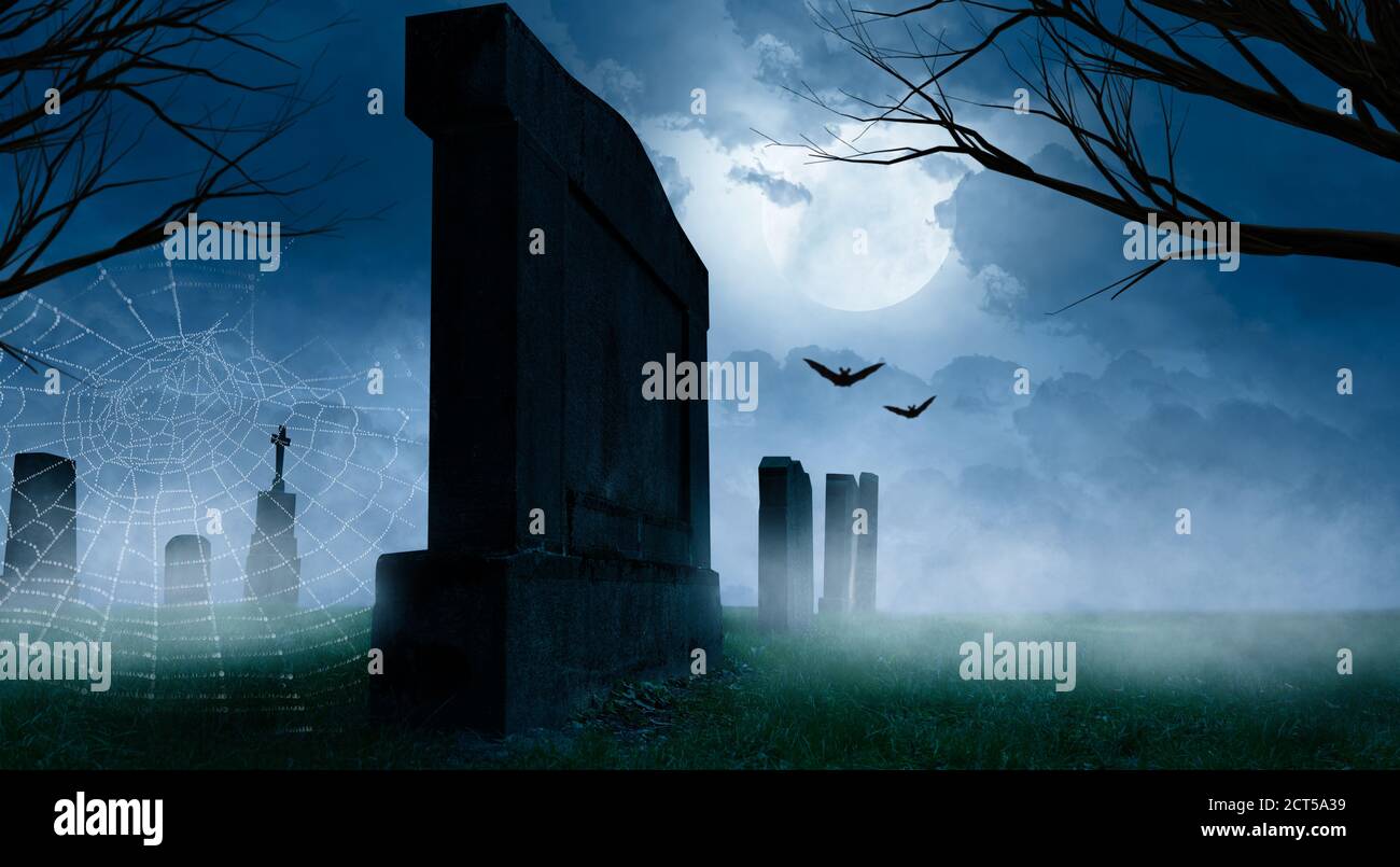 Gloomy cemetery hi-res stock photography and images - Alamy