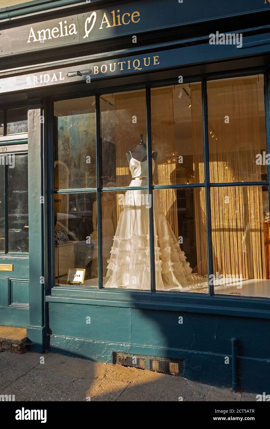 Bridal dress in window hi-res stock photography and images - Alamy