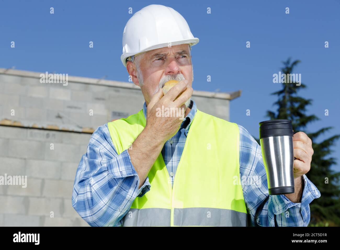 Tea break builder hi-res stock photography and images - Alamy
