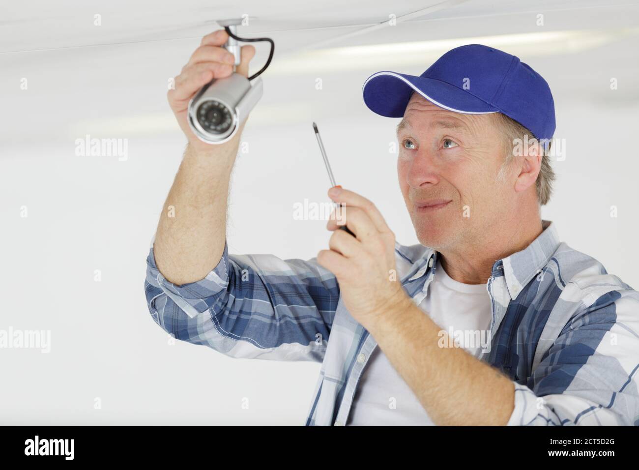 Engineer man working on cctv hi-res stock photography and images - Alamy
