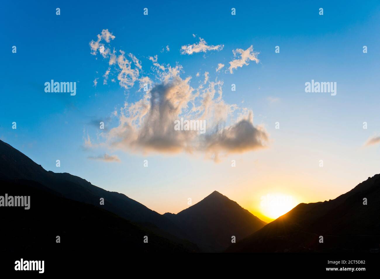 Cloud patterns forming hi-res stock photography and images - Alamy