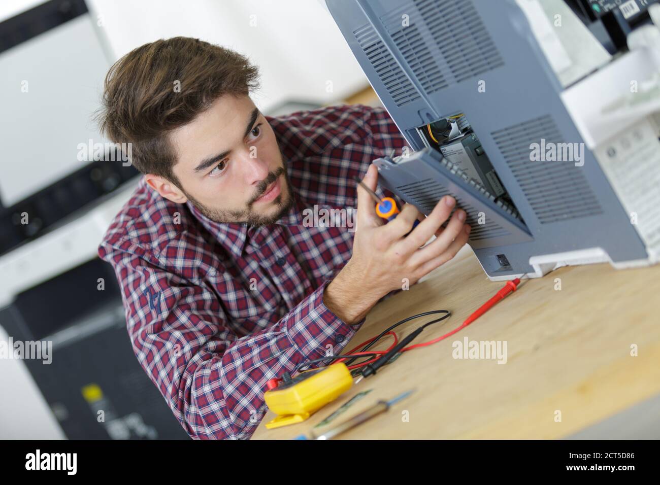 Man woman photocopier office hi-res stock photography and images - Alamy