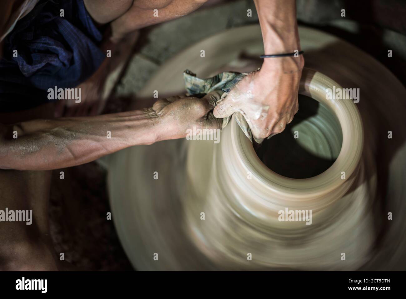 Myanmar pottery making hi-res stock photography and images - Alamy