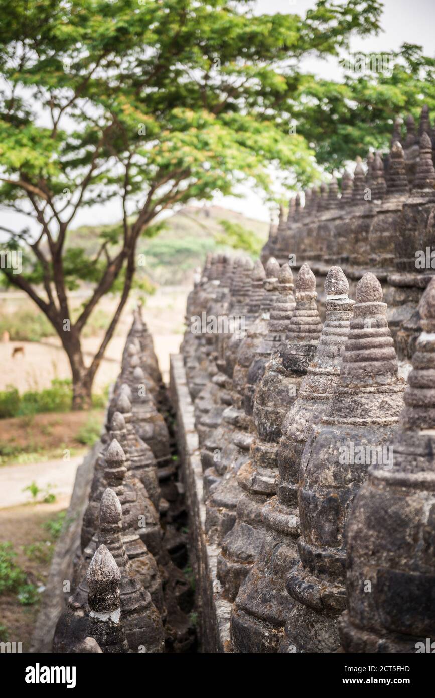 Koe Thaung meaning 90 000 Buddha Images The Largest Temple Ruins In koe-thaung-meaning-90-000-buddha-images-the-largest-temple-ruins-in