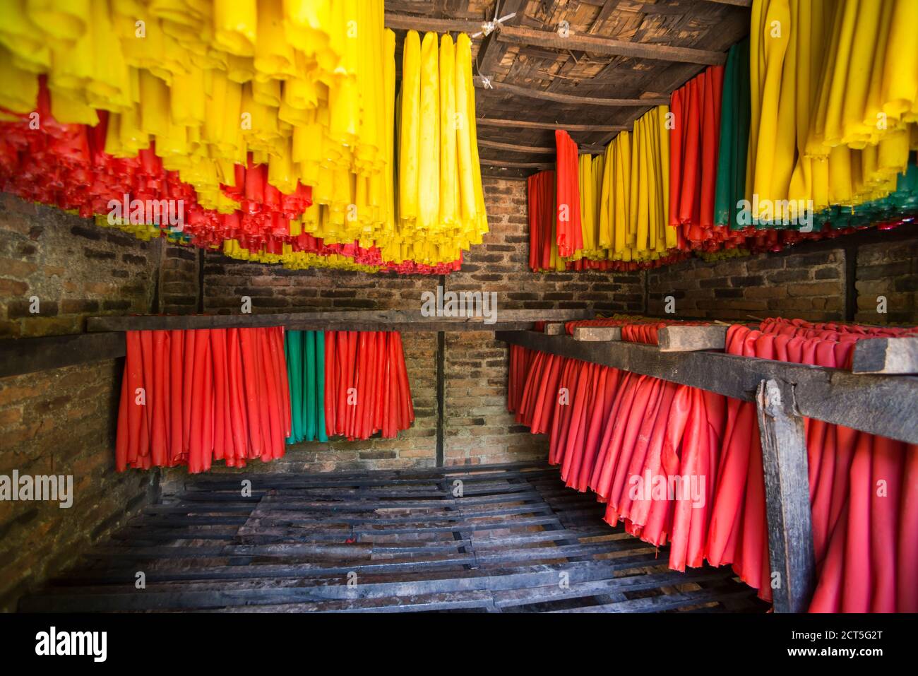Making rubber bands on Bilugyun Island (aka Bilu Kyun or Ogre Island ...