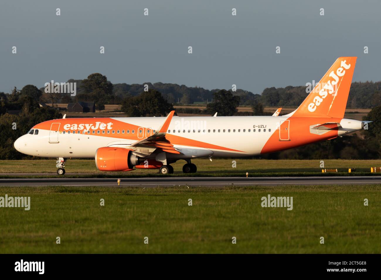 Easyjet airbus a320 neo hi-res stock photography and images - Alamy