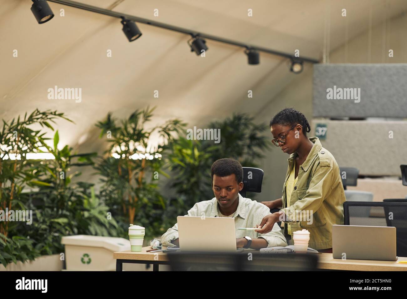 Brainstorming instructing hi-res stock photography and images - Alamy