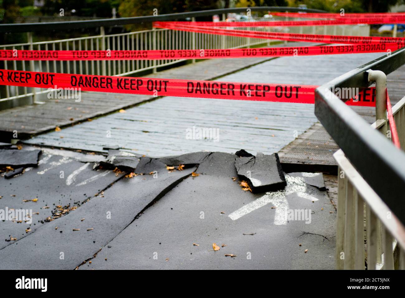 Earthquake damage bridge hi-res stock photography and images - Alamy