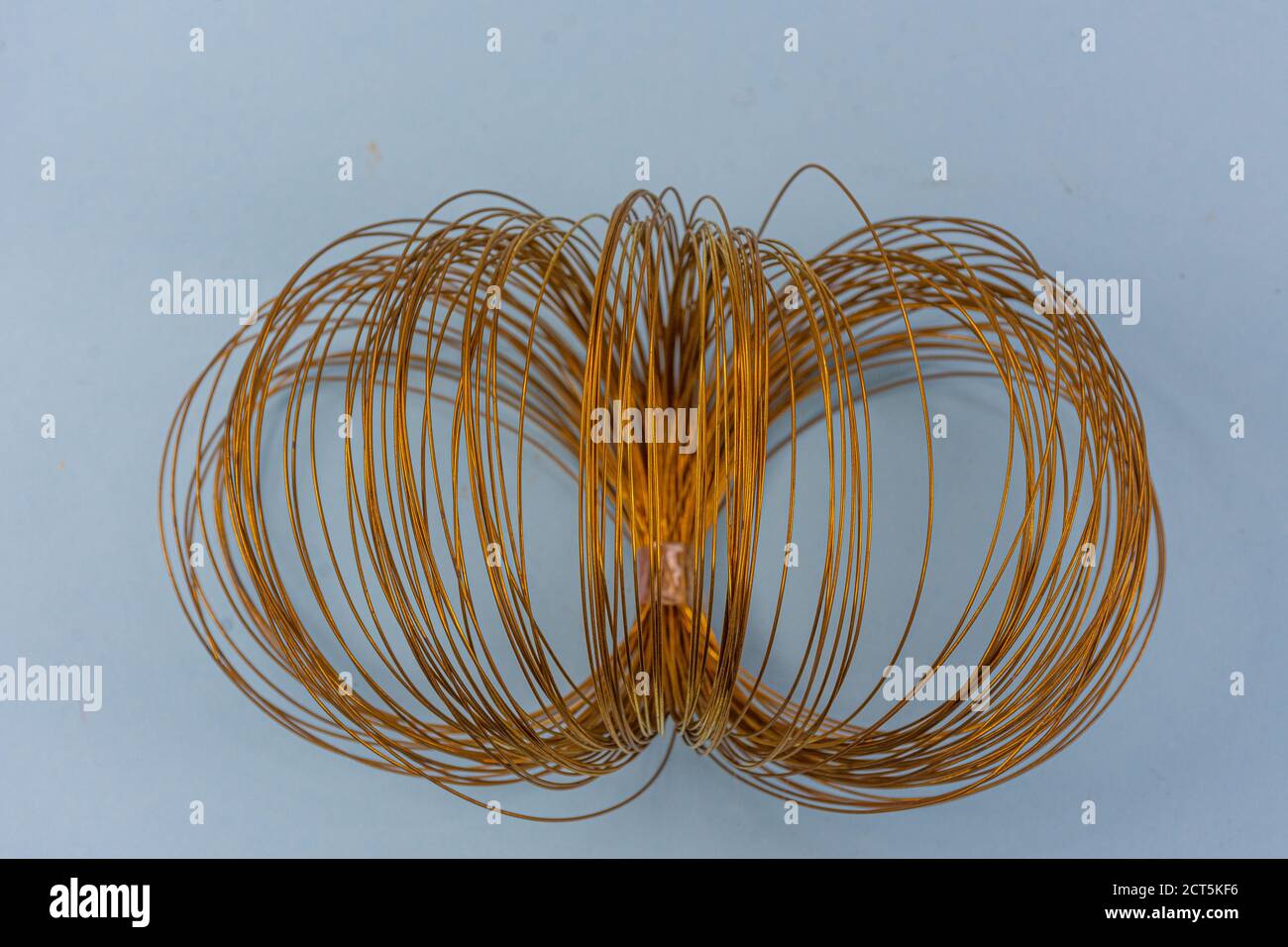 Thin gold wire hi-res stock photography and images - Alamy