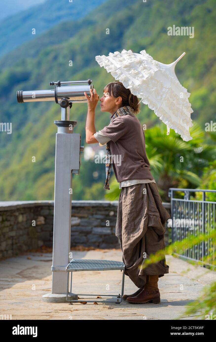 Woman using telescope hi-res stock photography and images - Alamy
