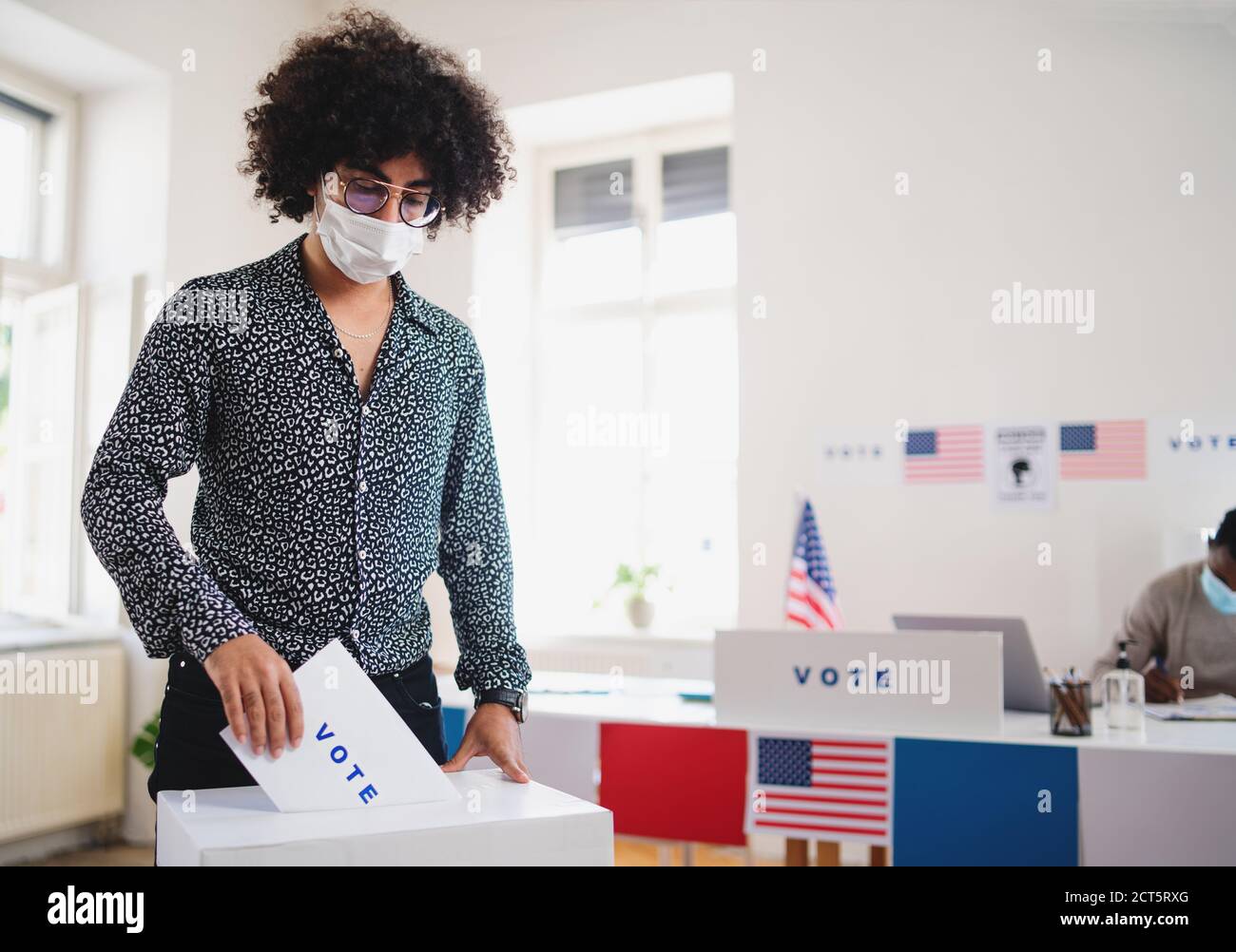 Young people voting usa mask hi-res stock photography and images - Alamy