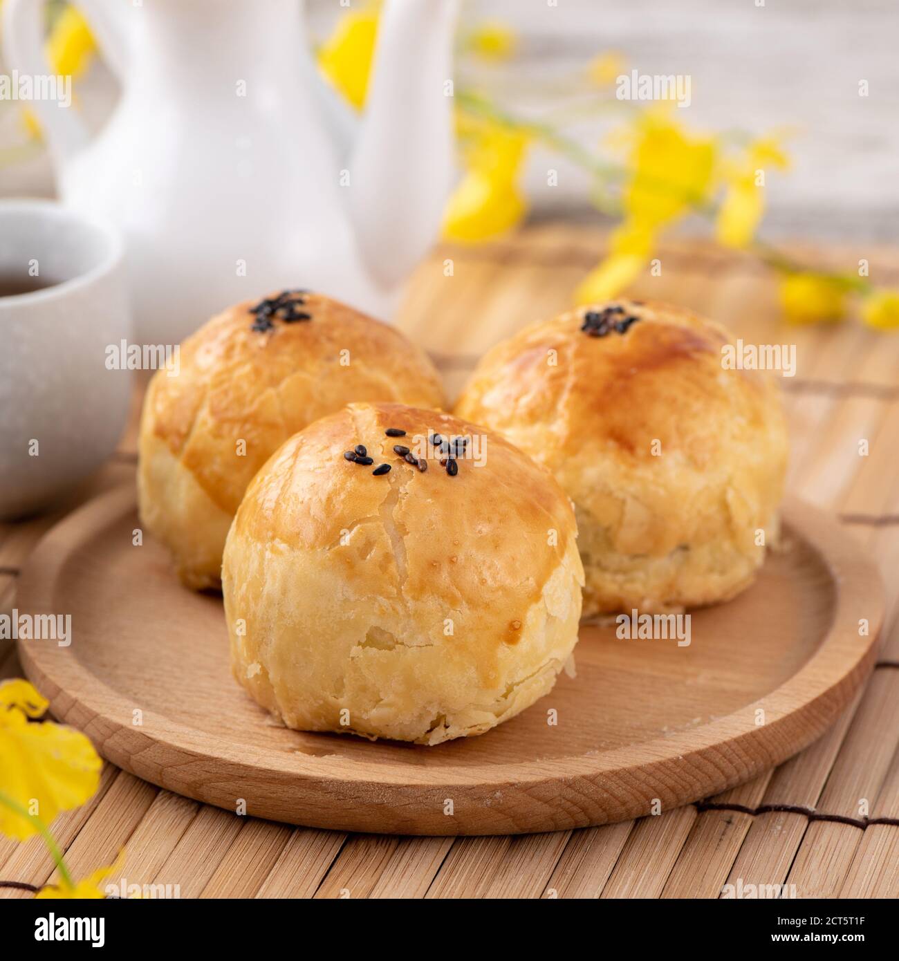 Moon cake yolk pastry, mooncake for Mid-Autumn Festival holiday, top ...