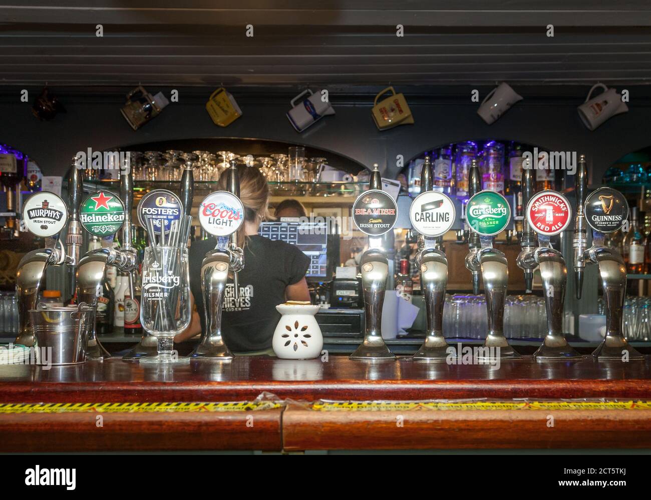 Cleaning table pub hi-res stock photography and images - Alamy
