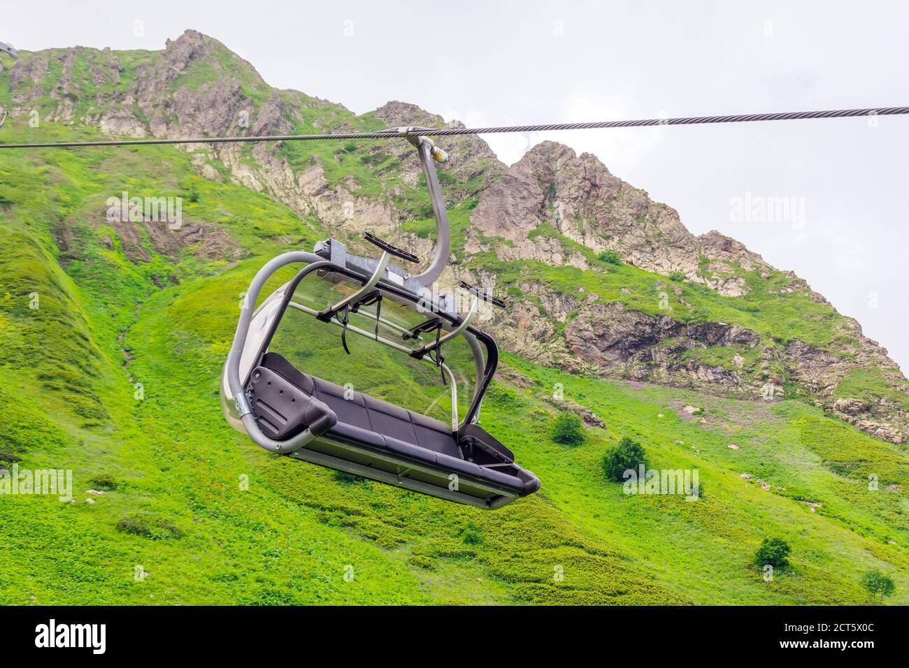 Open cabin lift cable car in the mountains Stock Photo - Alamy