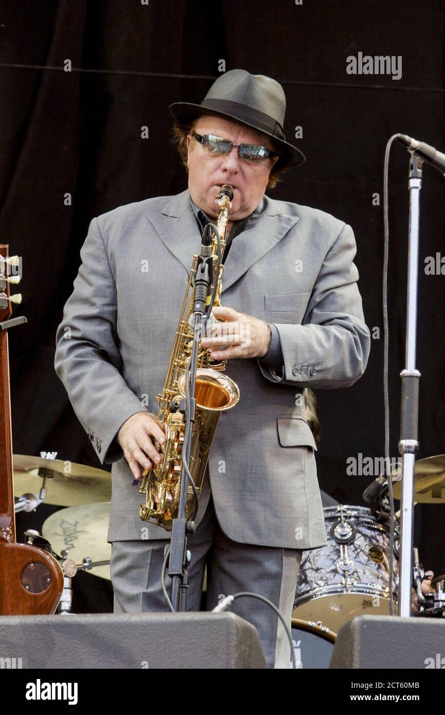Van morrison saxophone hi-res stock photography and images - Alamy