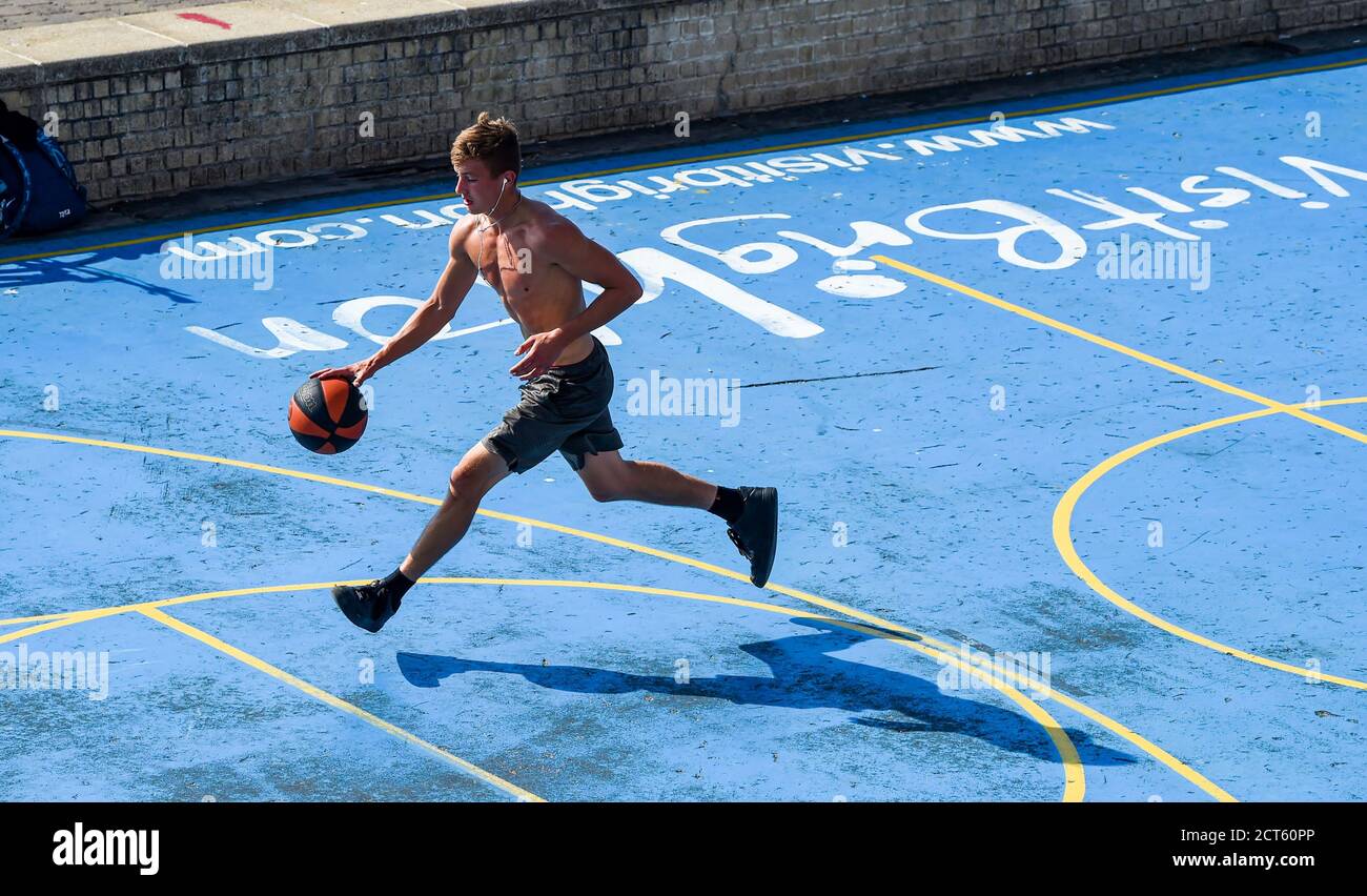 Basketball court brighton hi-res stock photography and images - Alamy