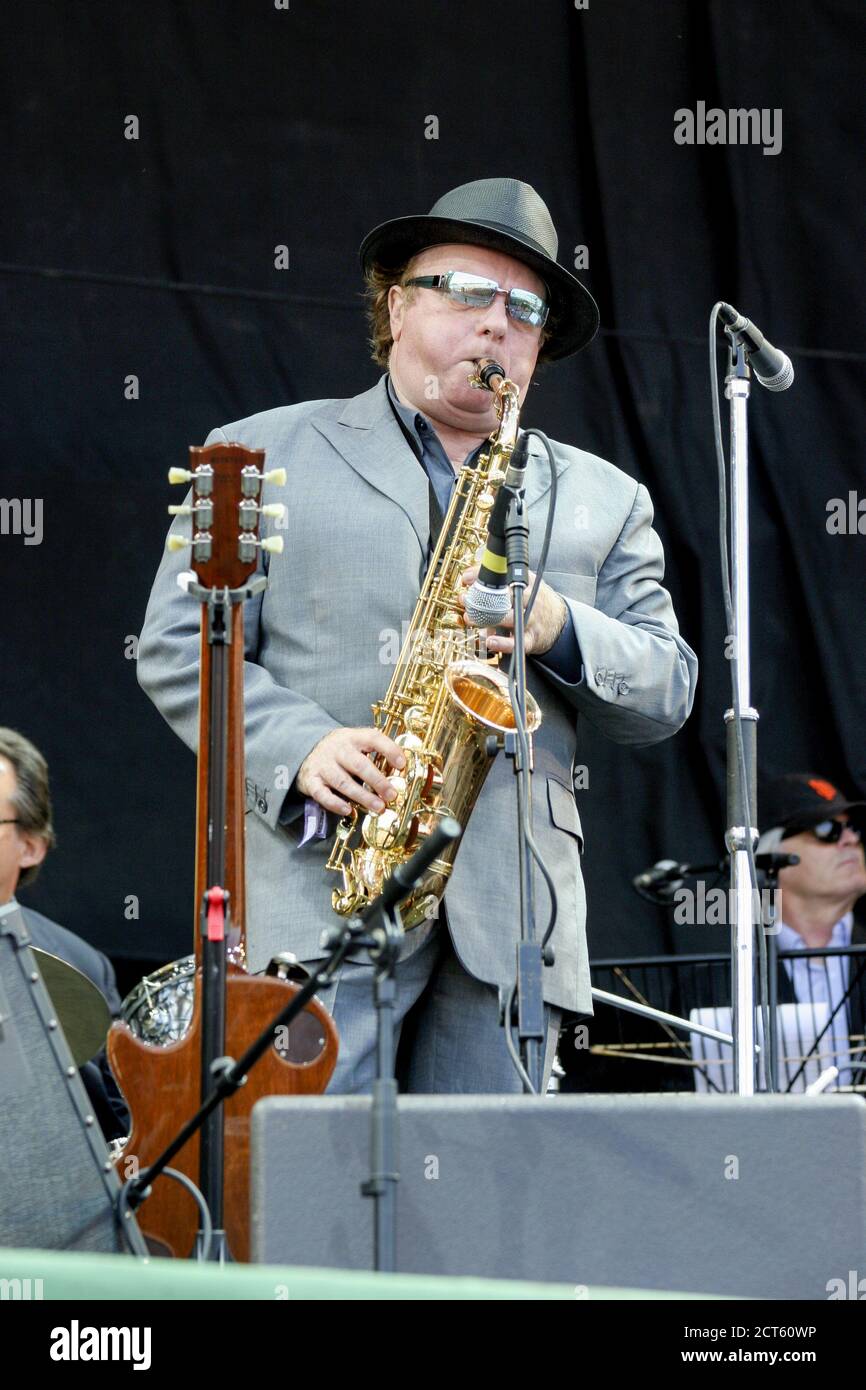 Van morrison saxophone hi-res stock photography and images - Alamy