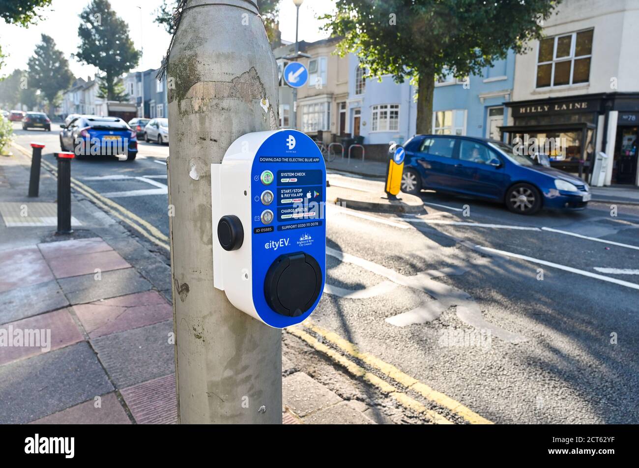 Lamppost electric vehicle charging hi-res stock photography and images ...