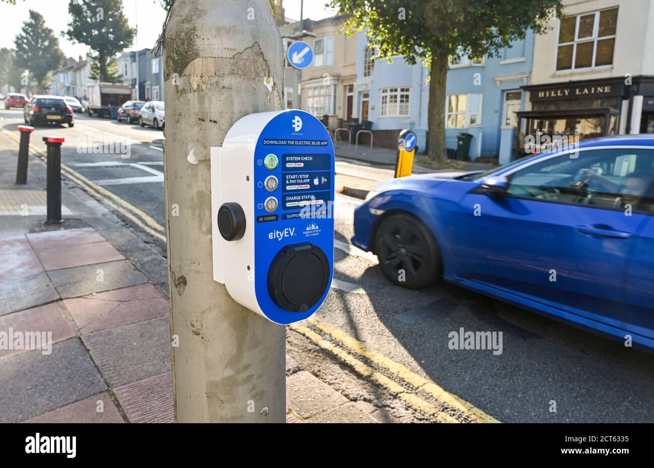 Lamppost electric vehicle charging hi-res stock photography and images ...
