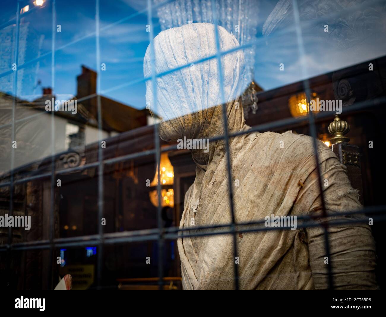 Embalmed body hi-res stock photography and images - Alamy