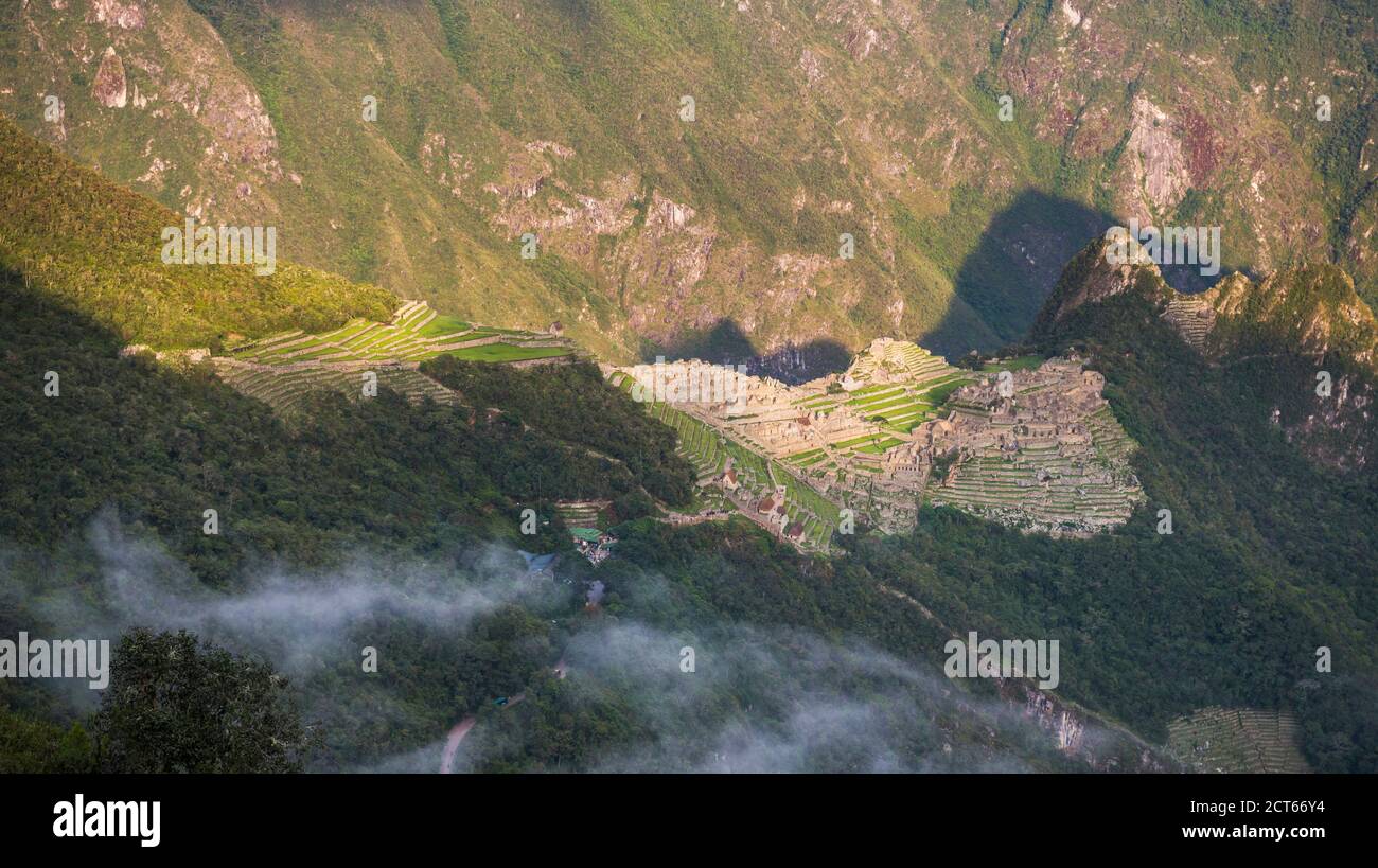 Machu picchu inti punku sun gate hi-res stock photography and images ...