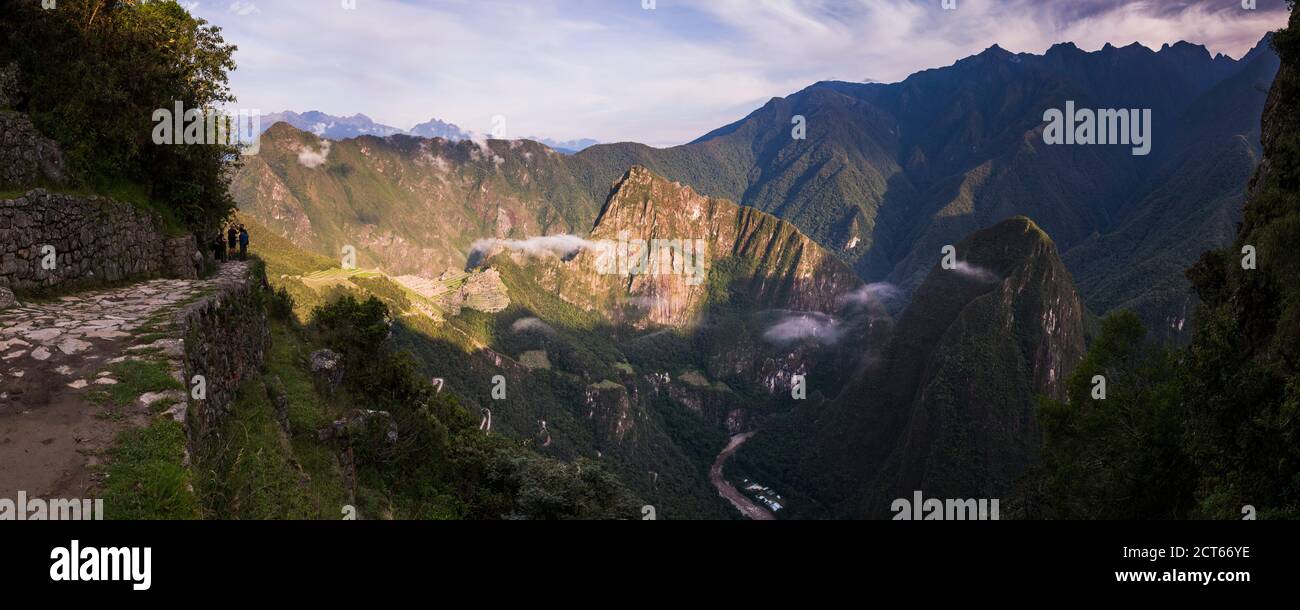 Machu picchu inti punku sun gate hi-res stock photography and images ...
