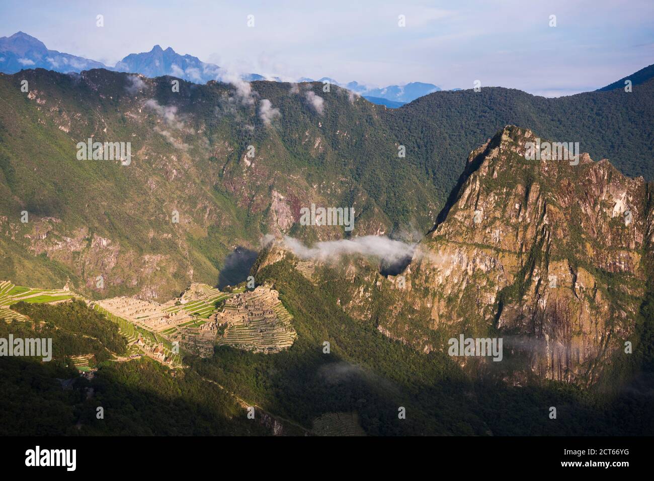 Machu picchu inti punku sun gate hi-res stock photography and images ...