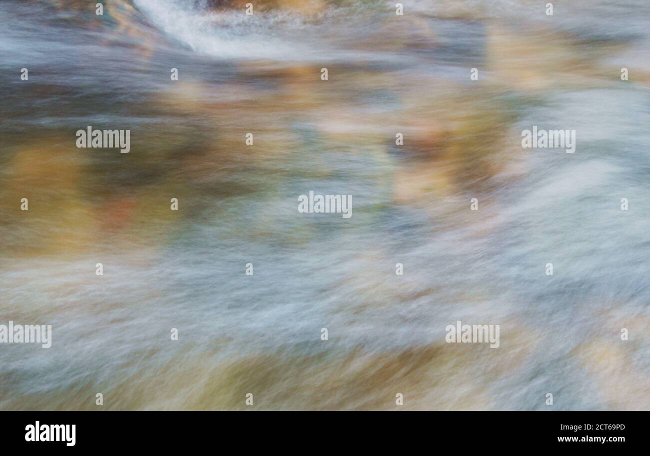 Blurry water flowing on the rock and wave splashing in river Stock ...