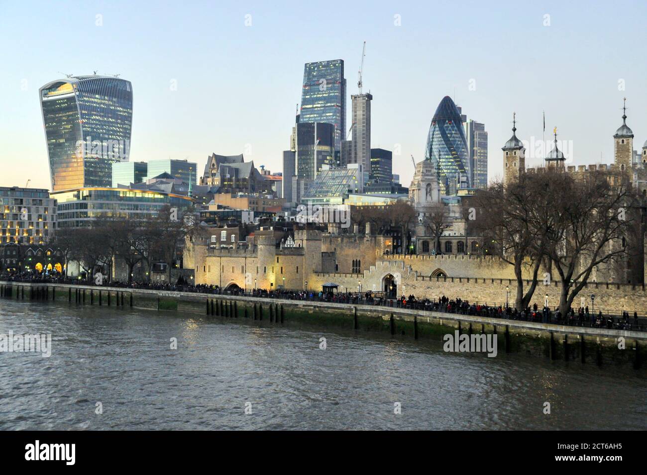 London, Thames Walk with passers-by, Tower and skyscrapers, finance ...